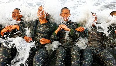 Illuminating glasswork's opaque world - Taipei Times