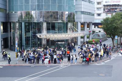 Illuminating glasswork's opaque world - Taipei Times