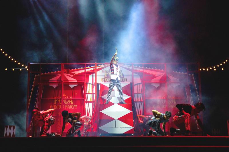 Under the big top - Taipei Times