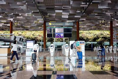 Huge hillside collapses, covers Formosa Freeway - Taipei Times