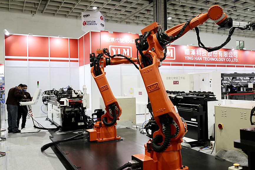 Machinery exports grow for 19th month in a row - Taipei Times