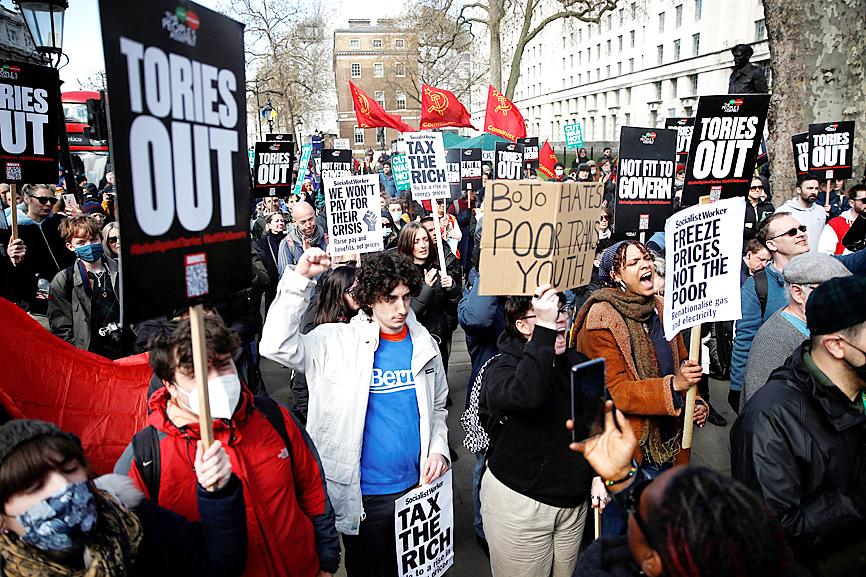 UK inflation strikes 30-year high - Taipei Times