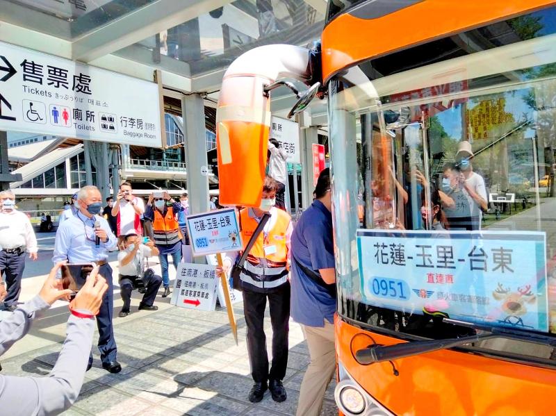 TRA runs drill to prepare for strike on May 1 - Taipei Times