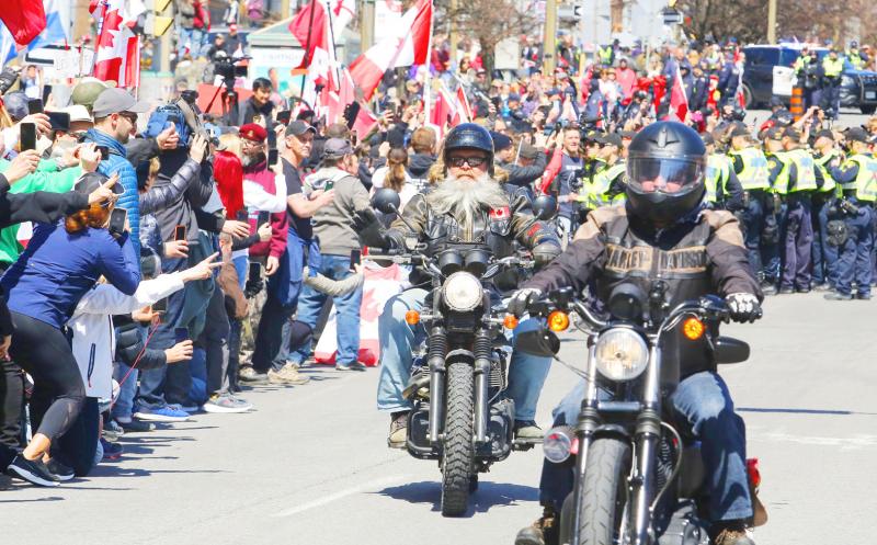 Ottawa police out in force as bikers protest - Taipei Times