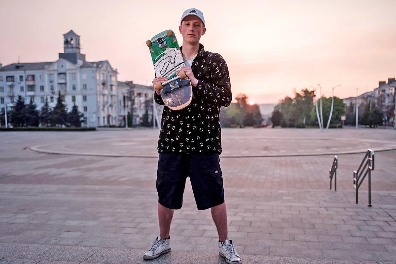 ‘King of streets’: Last skateboarder on Ukraine front roams ...