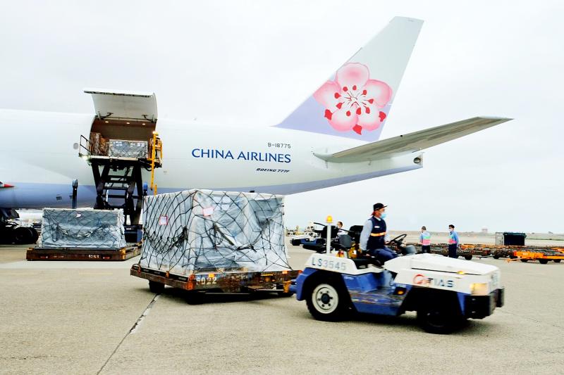 Over 100m rapid tests expected in May - Taipei Times