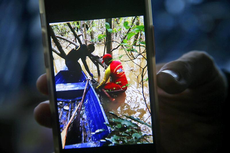 Hope fades as Brazil finds belongings of missing men - Taipei Times