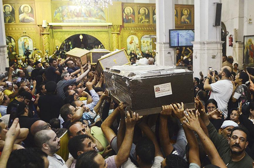 Anger flares at slow response to Cairo fire - Taipei Times