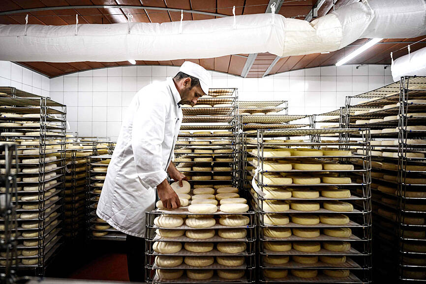 Dry summer puts squeeze on French Alps cheese - Taipei Times
