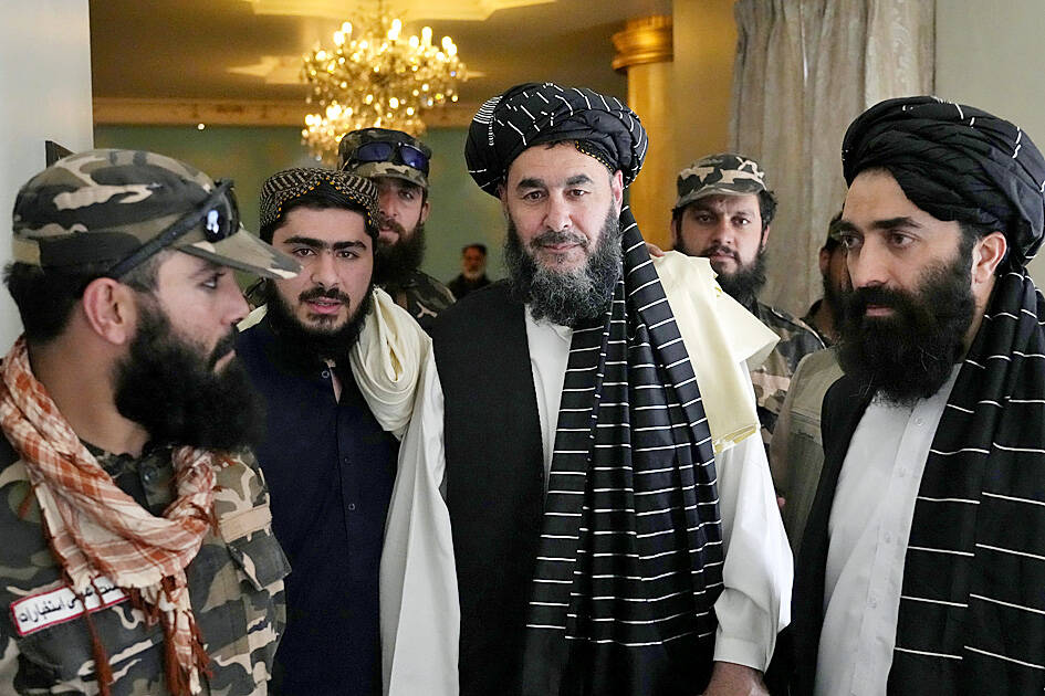 US, Afghanistan exchange prisoners - Taipei Times