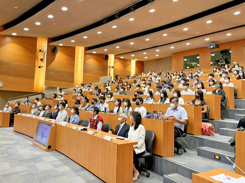 Lower voting age would energize youth: Tang winner - Taipei Times