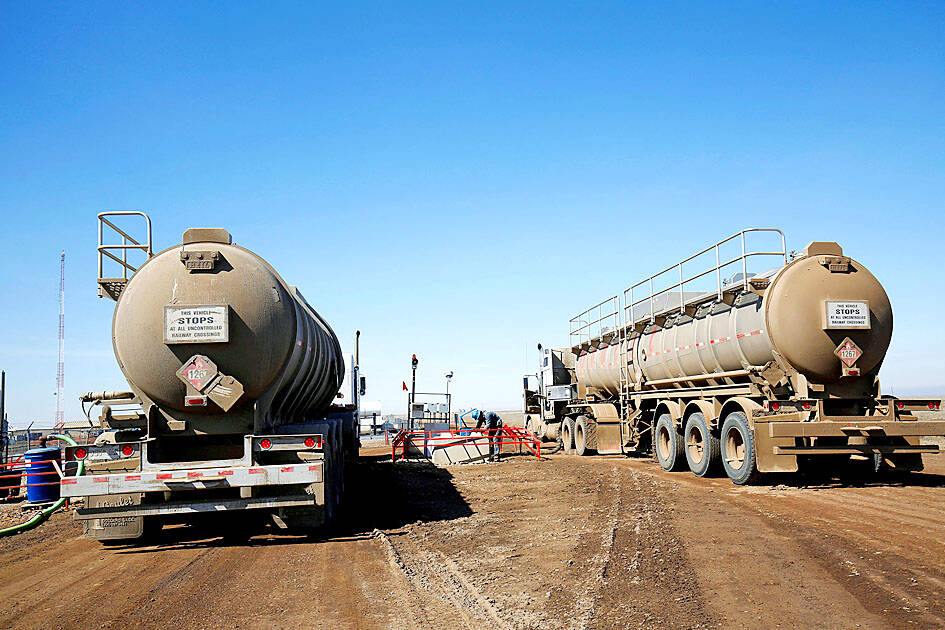 Canadian oil prices falter despite added pipeline - Taipei Times