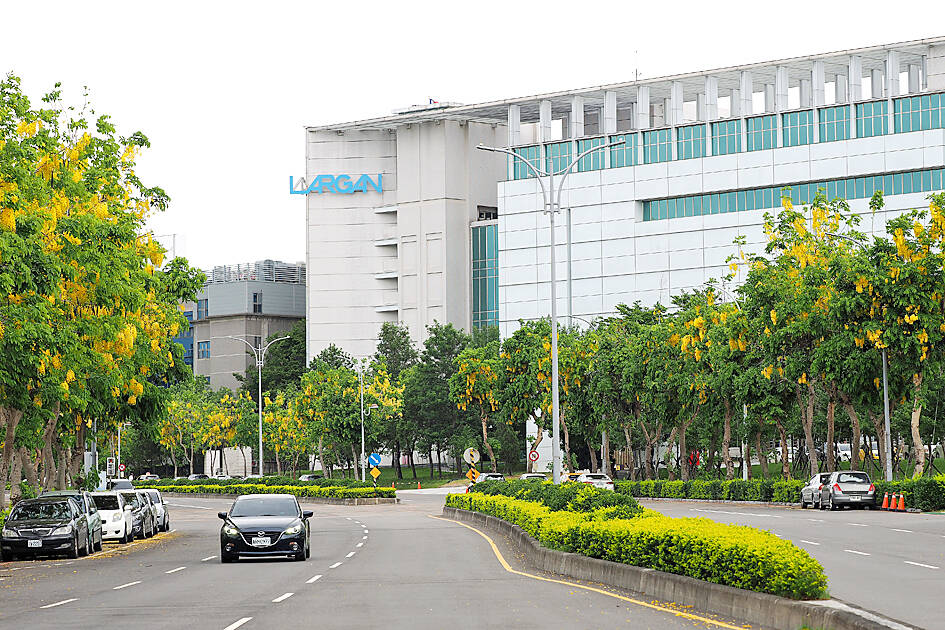 Largan profit at three-year high despite low margin - Taipei Times