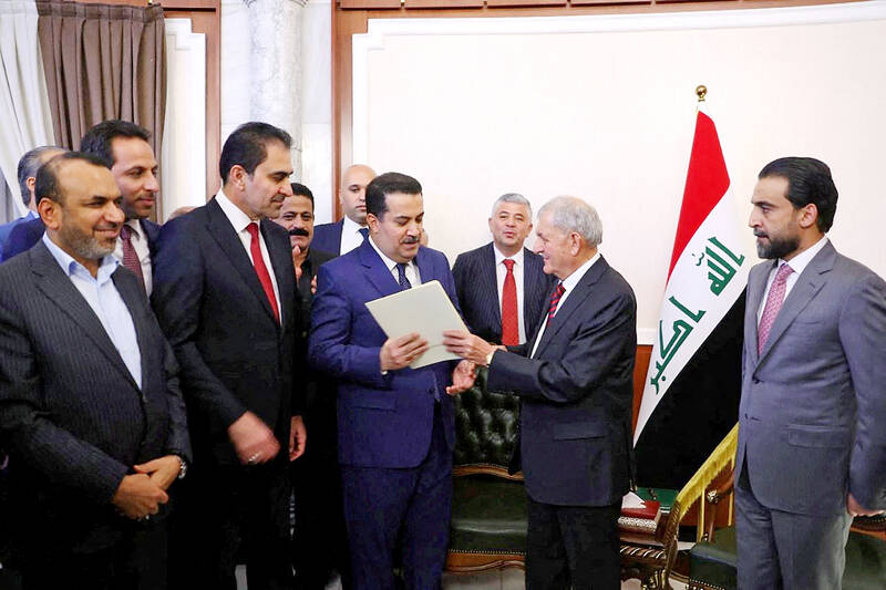 Braving rockets, Iraqi lawmakers elect president - Taipei Times