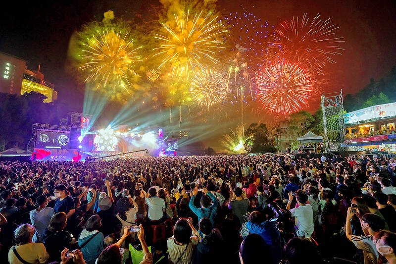 Lighting up - Taipei Times