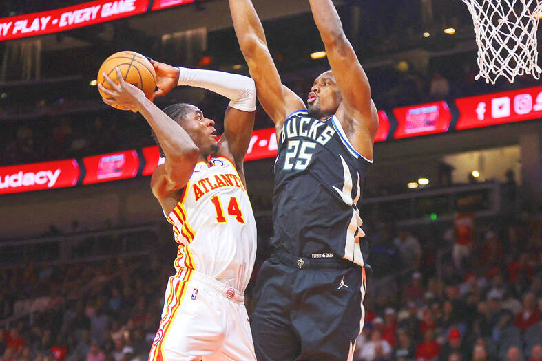 Hawks’ rookie A.J. Griffin shines to break Bucks streak - Taipei Times