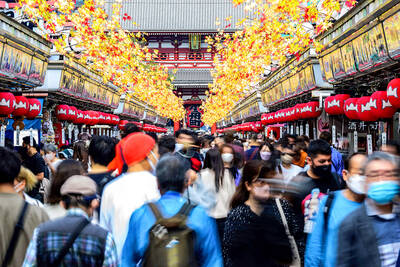 Illuminating glasswork's opaque world - Taipei Times