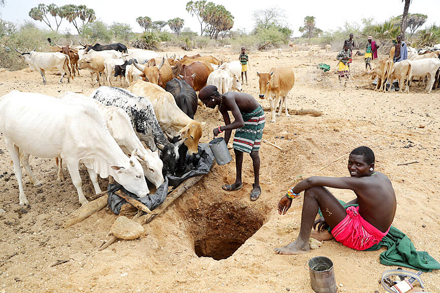 Kenyan herders dig deep amid three-year drought - Taipei Times