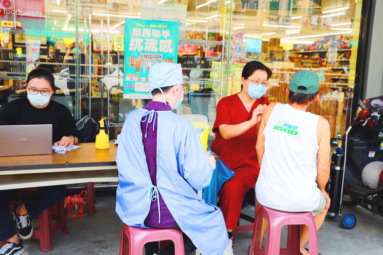Government-funded flu vaccines running out, the CDC says - Taipei Times