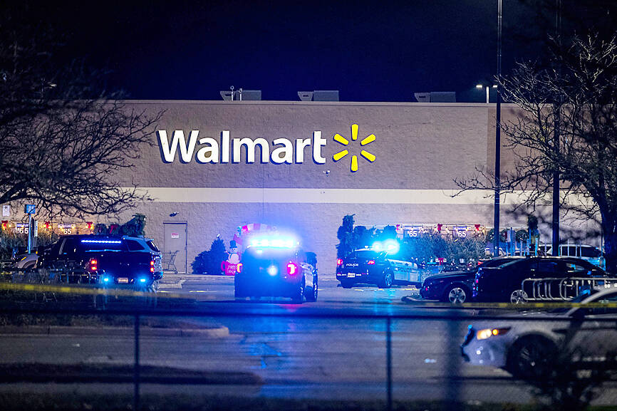 Police respond to Walmart attack - Taipei Times