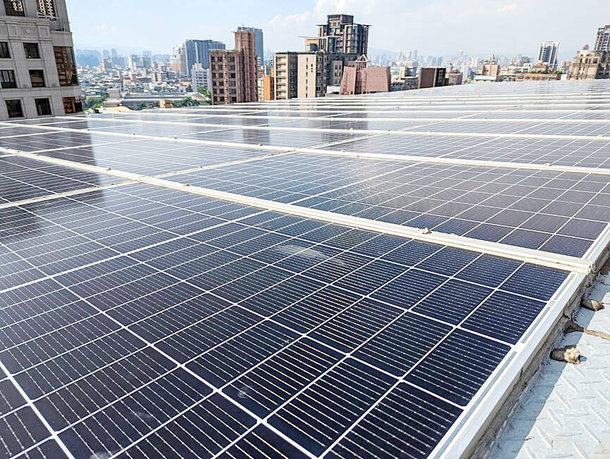 Cabinet greenlights solar mandate for new rooftops - Taipei Times