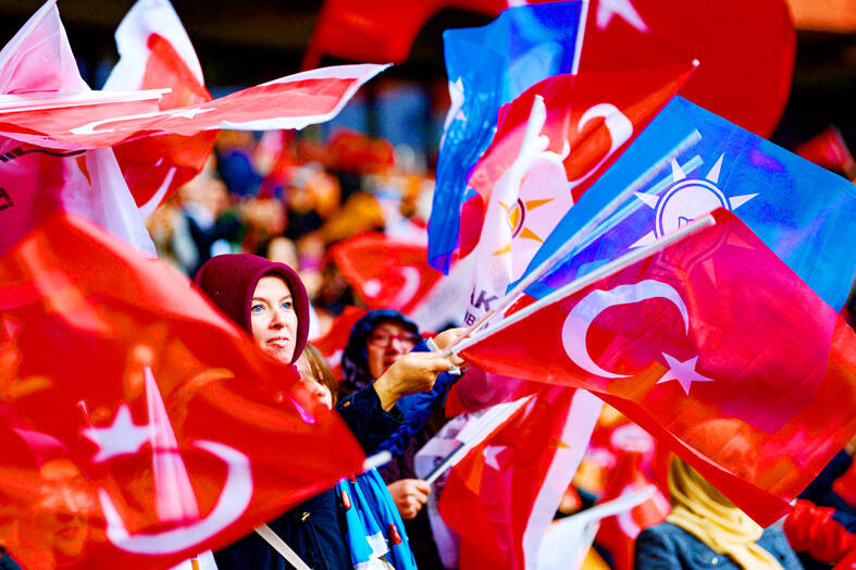 Headscarf debate heats up ahead of Turkish vote - Taipei Times