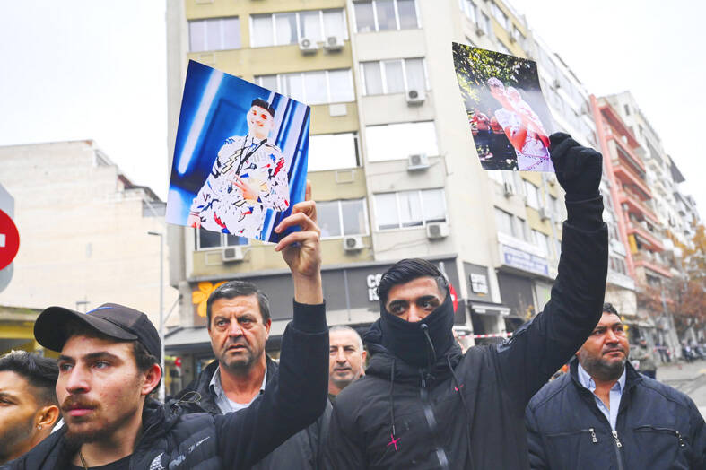 Riots continue over police shooting of teen in Greece - Taipei Times