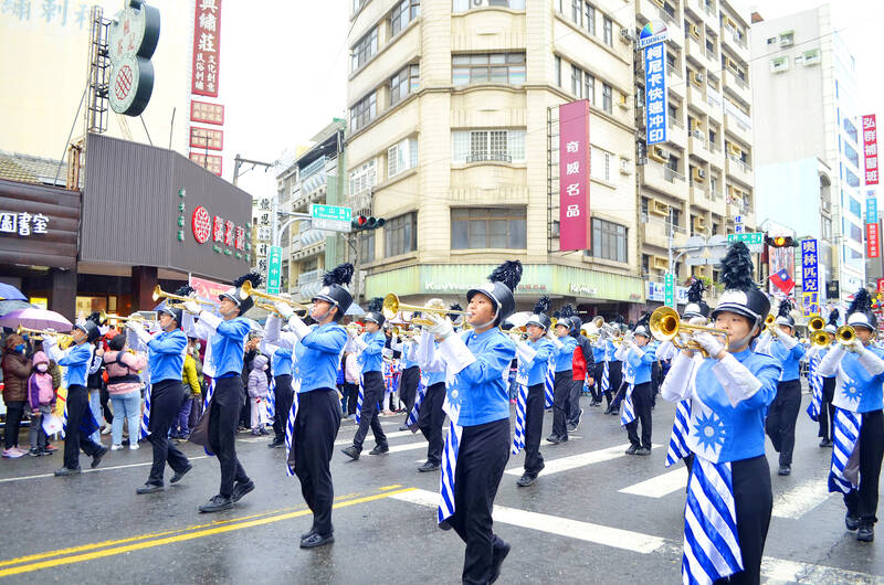Marching carnival - Taipei Times