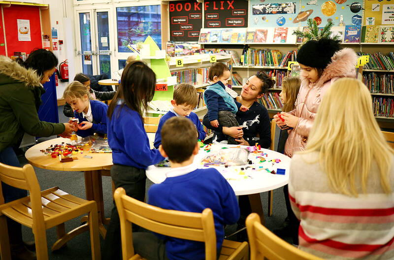 Steer clear of ‘mediocre writing’ by celebrities - Taipei Times