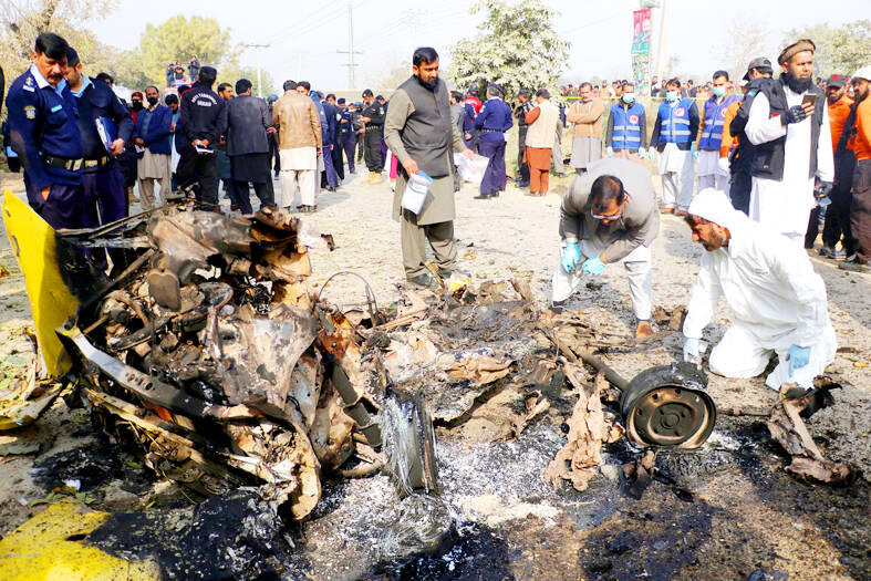 Pakistani troops expand search following attack - Taipei Times