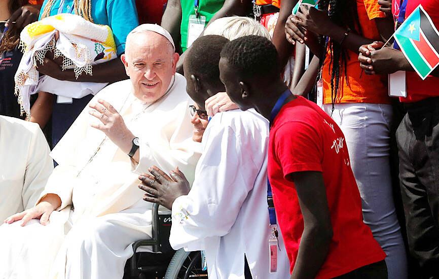 Pope calls for peace in South Sudan pilgrimage - Taipei Times
