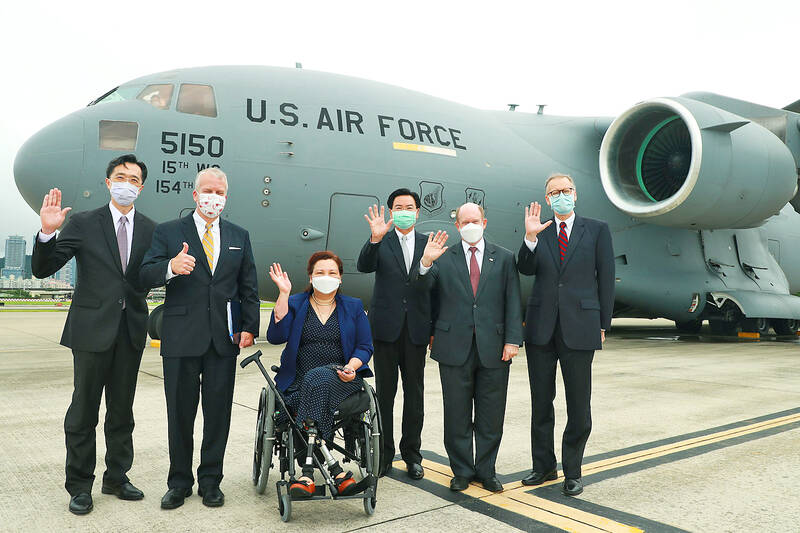 US senators push import ban-inspired curbs on China - Taipei Times