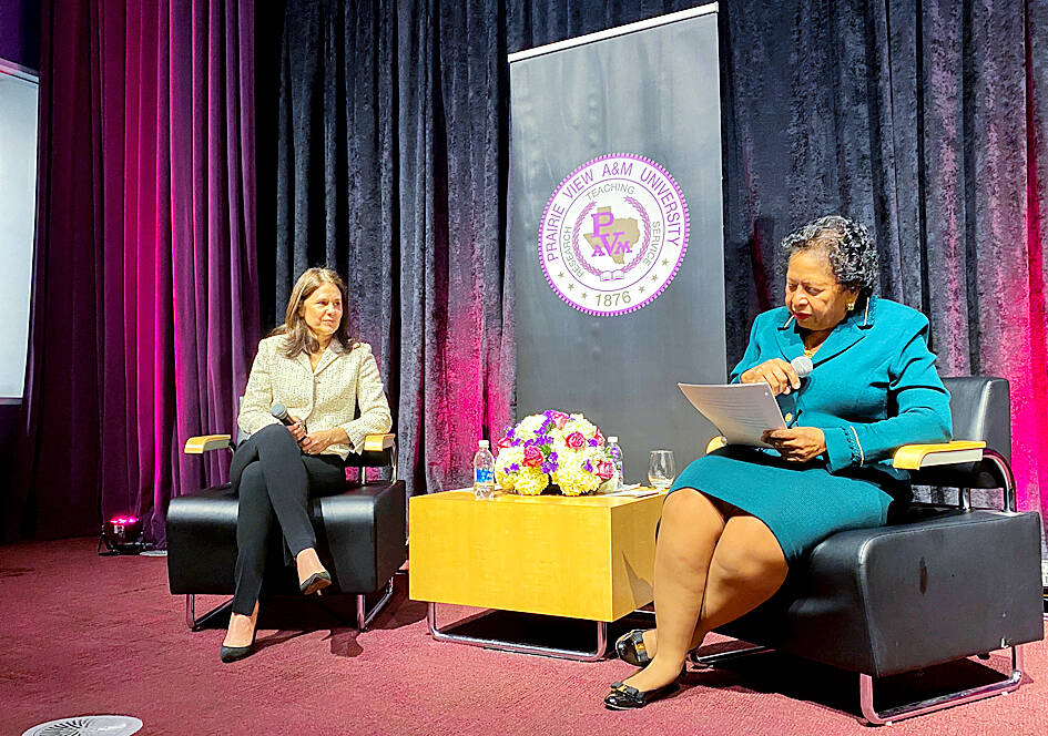 Fed officials float higher rates - Taipei Times