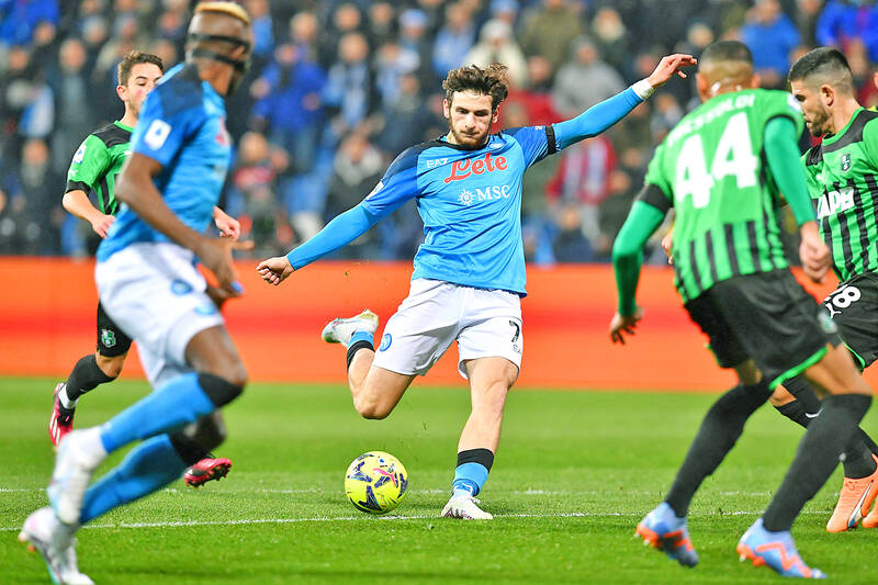 Napoli’s dynamic duo strike again to boost Serie A lead - Taipei Times
