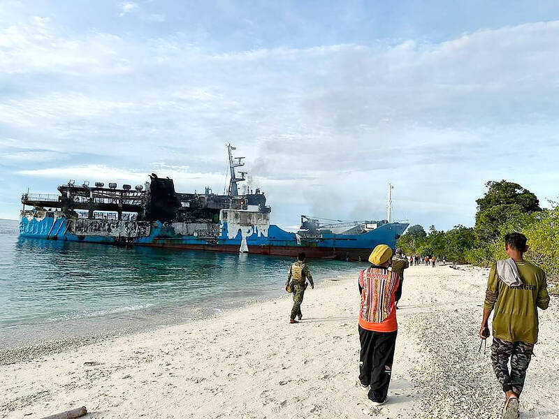 Philippine ferry fire kills at least 31 people: officials - Taipei Times