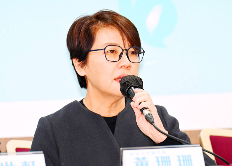 Vivian Huang joins TPP ahead of elections next year - Taipei Times