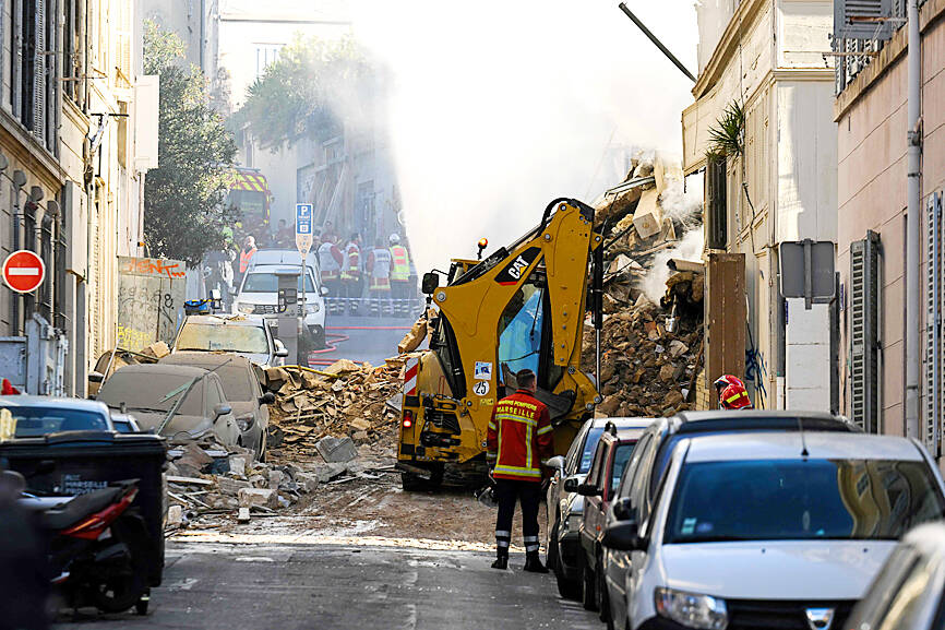Marseille building collapse injures 5, search continues - Taipei Times