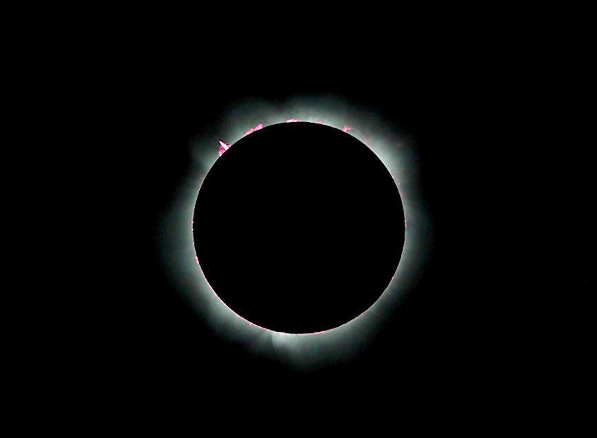 Eclipse wows viewers in Australia and Indonesia - Taipei Times