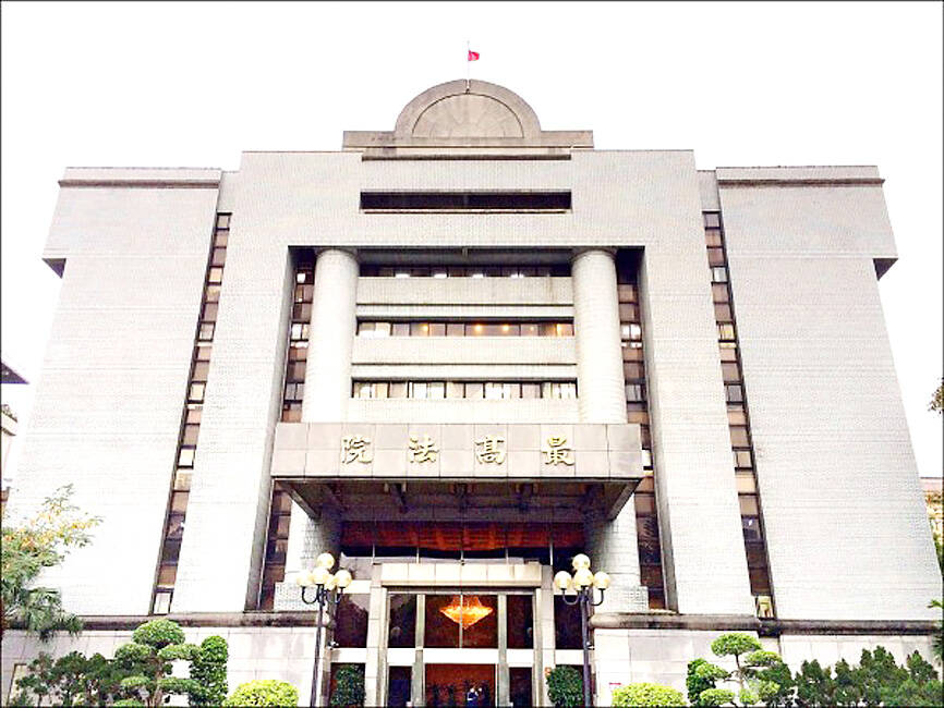 Girl at center of custody saga can stay for holidays - Taipei Times