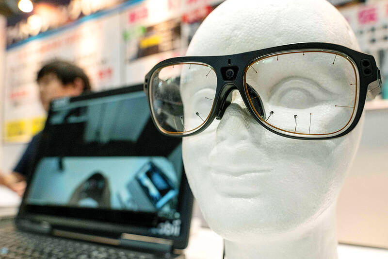 Eyeballing new tech - Taipei Times