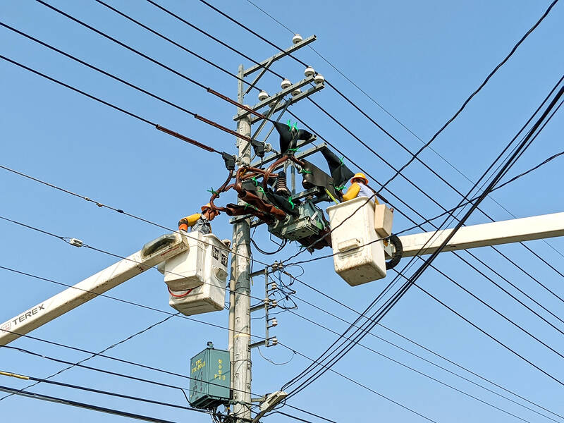 Power dip causes slight production disruption: UMC - Taipei Times