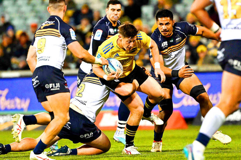Brumbies, Crusaders, Chiefs barge into semi-finals - Taipei Times