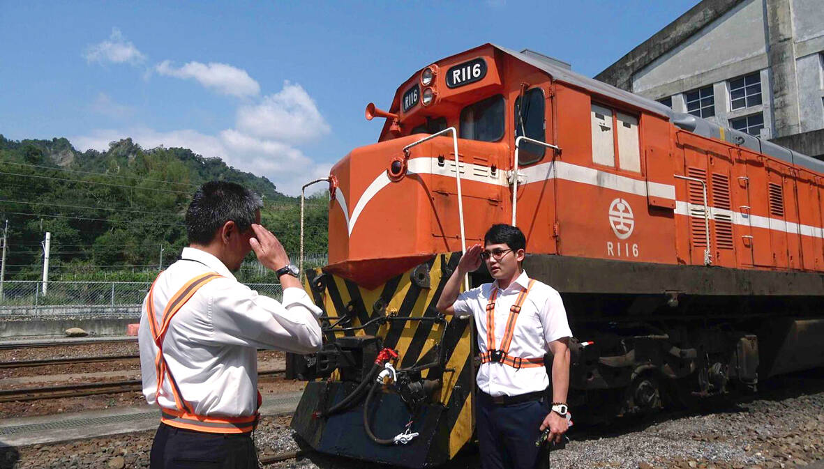 FILM REVIEW: On the Train - Taipei Times