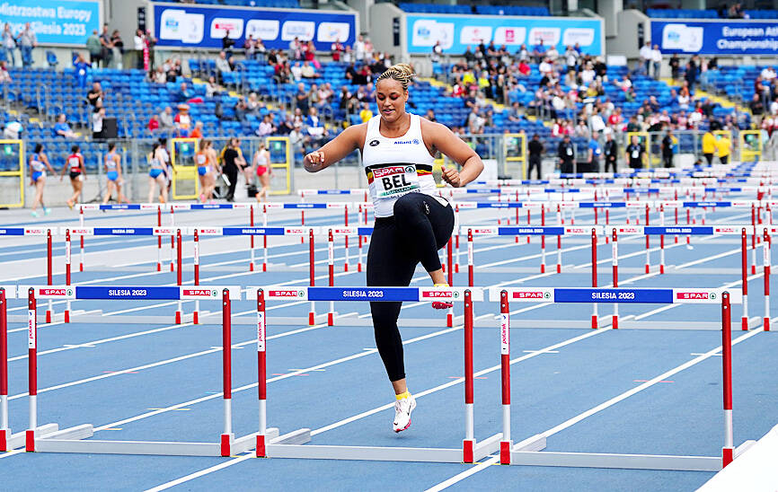 Belgian shot putter runs hurdlers to save team - Taipei Times