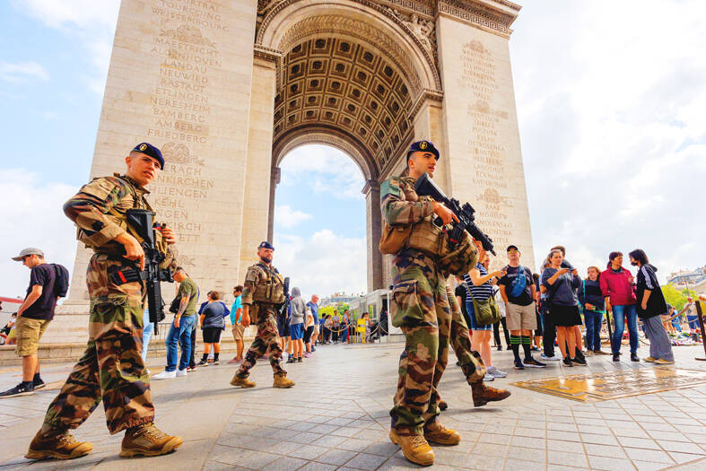 Hundreds more arrested in fifth night of French riots - Taipei Times
