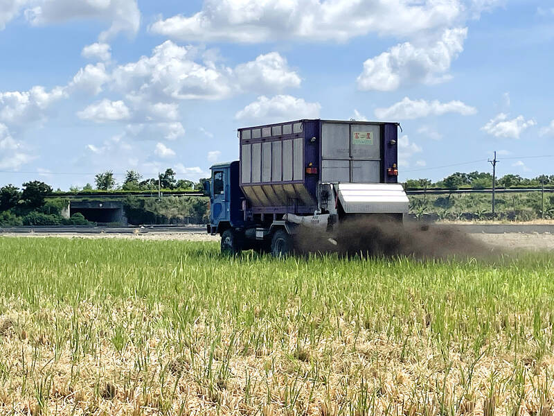 Farm help - Taipei Times