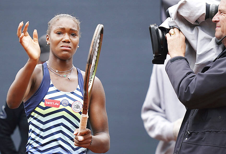 Ruud fights back to advance, German teenager Noha Akugue makes semis ...