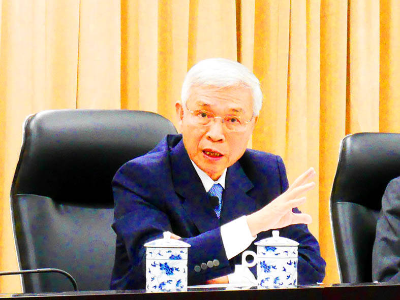 Central bank head touts lenders’ ASEAN moves - Taipei Times