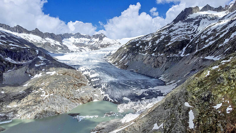 Swiss glaciers lose 10% of their volume in two years - Taipei Times