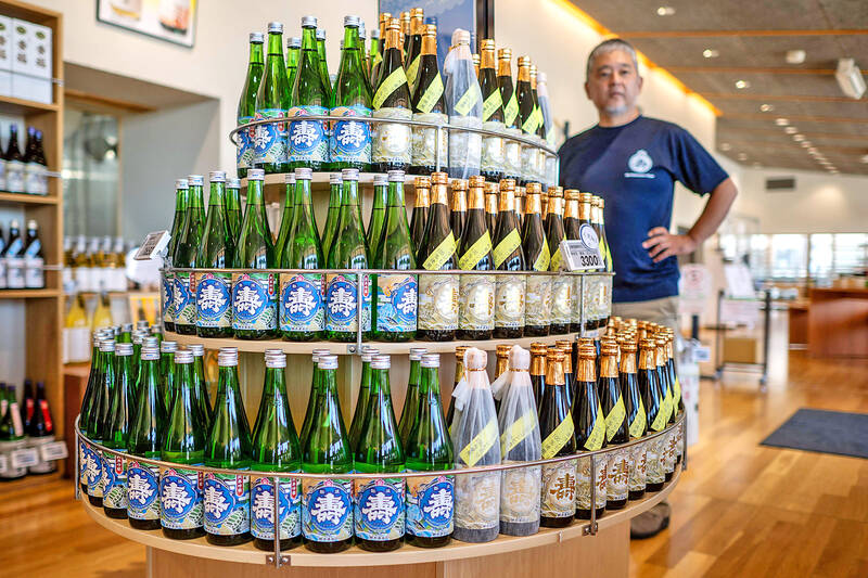 Fukushima sake brewer warms fishing community - Taipei Times